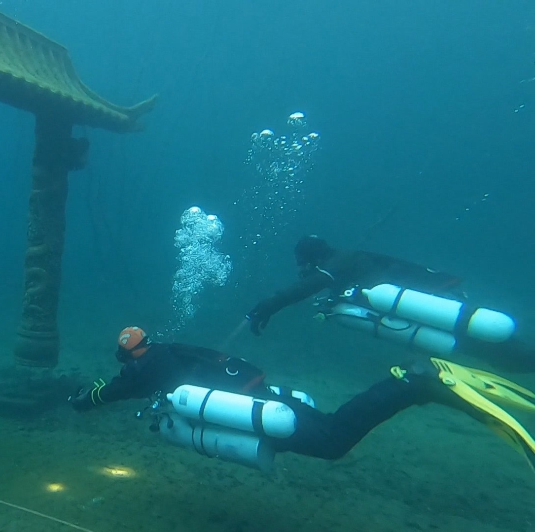 Side Mount Scuba Diving | No Gravity Divers